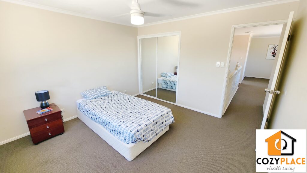 Big single room - Upper floor in South Brisbane - CozyPlace